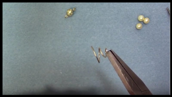 How to Make a Wire Bead Cage | Craft Minute