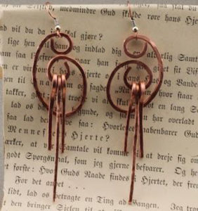 27 Creative Earring Wire Frame Designs | Craft Minute