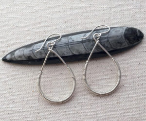 27 Creative Earring Wire Frame Designs | Craft Minute